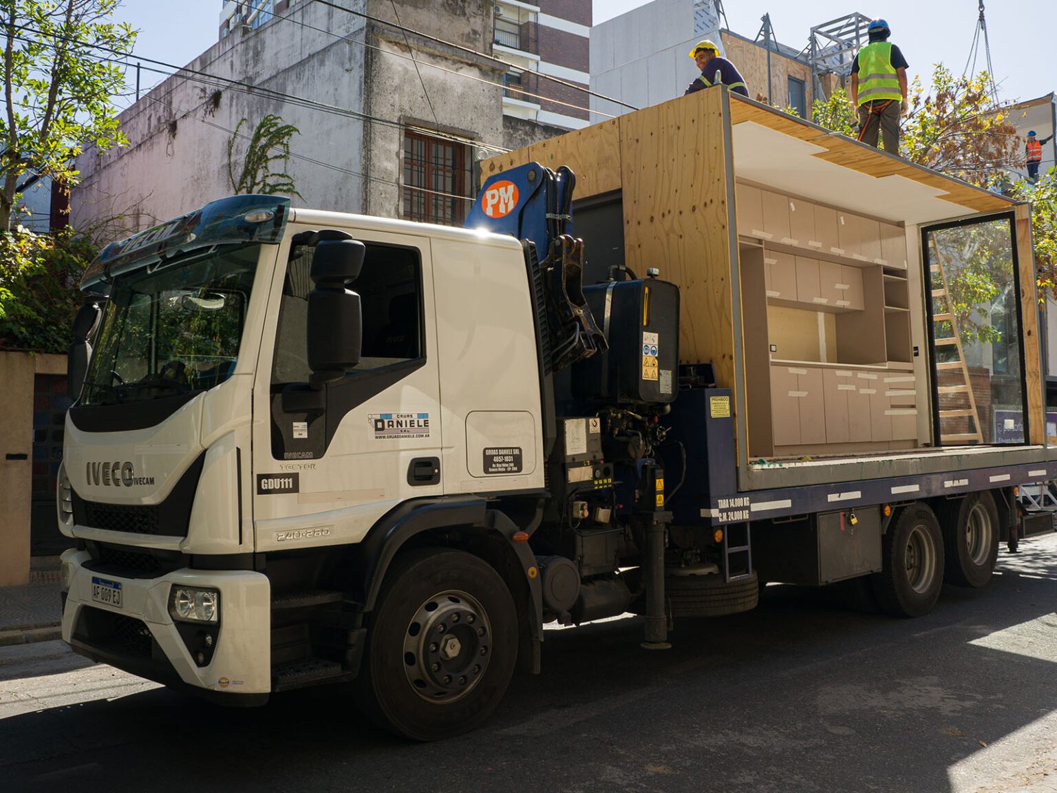 Camión Iveco 240 E28 con Hidrogrúa de 24 tonelámetros - Gruas Daniele